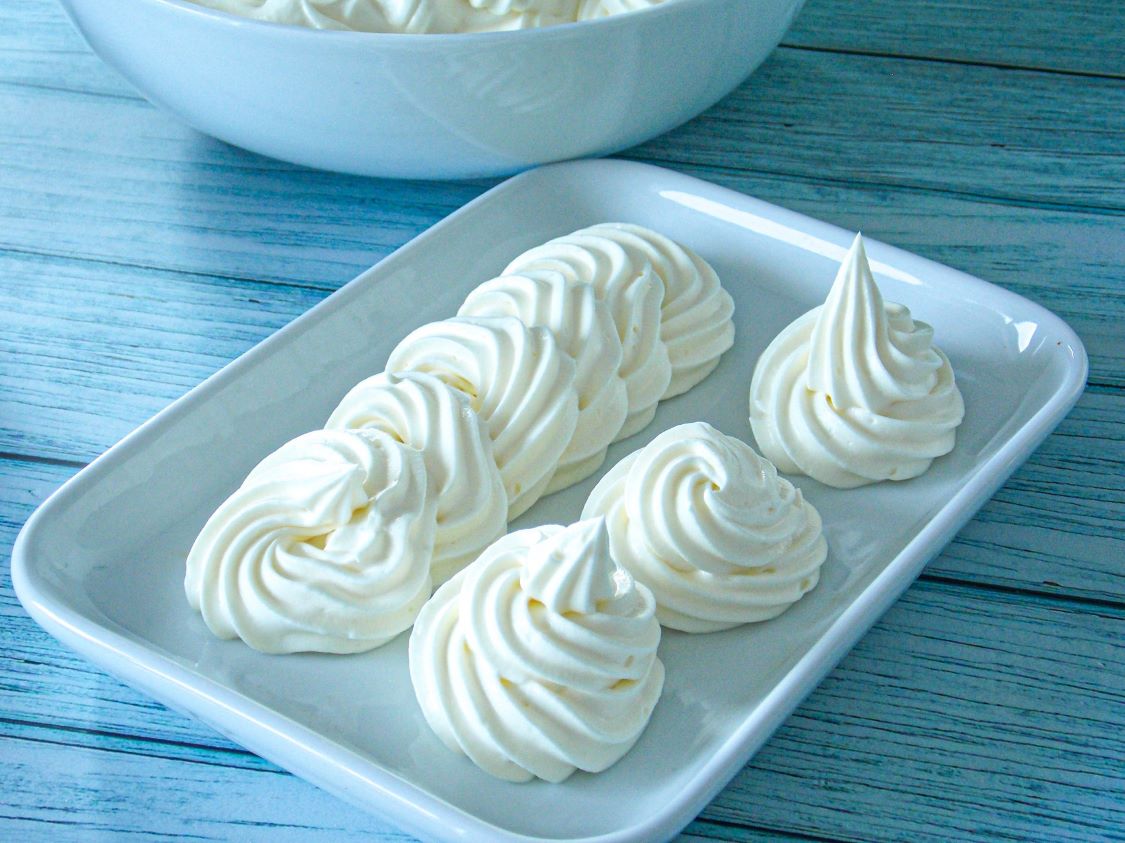 Cremă pentru prăjituri din doar 3 ingrediente - The Lemon Flavour